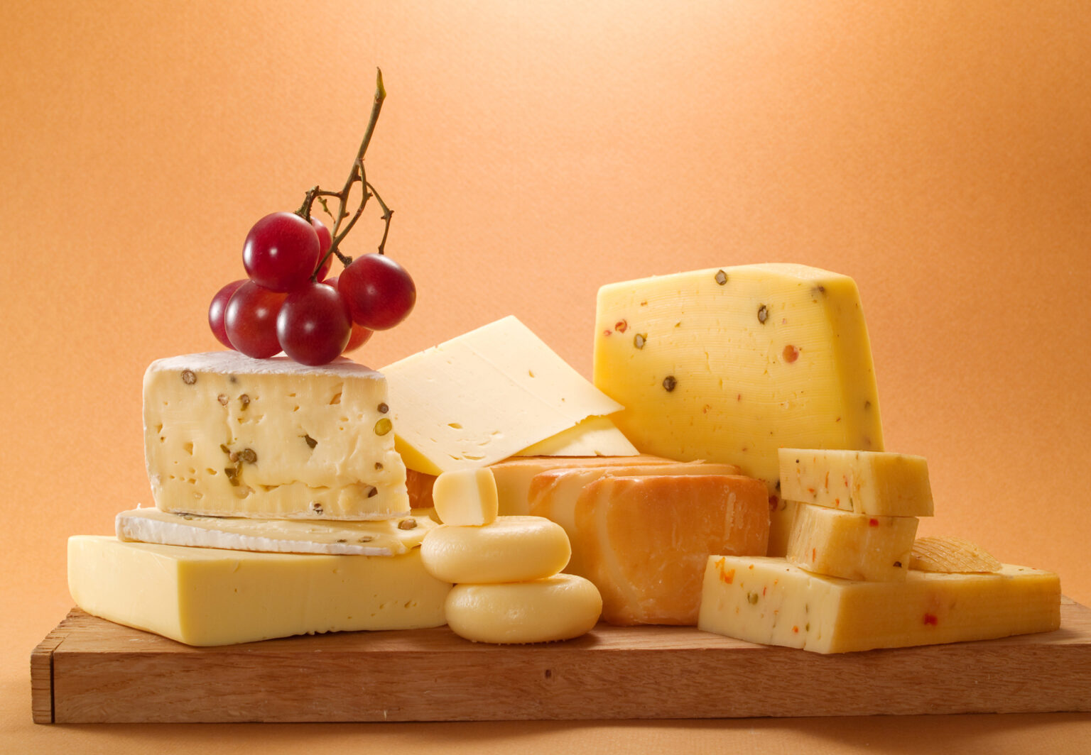 Introduction to Semi Hard Cheese: Variety, Deliciousness, and Benefits